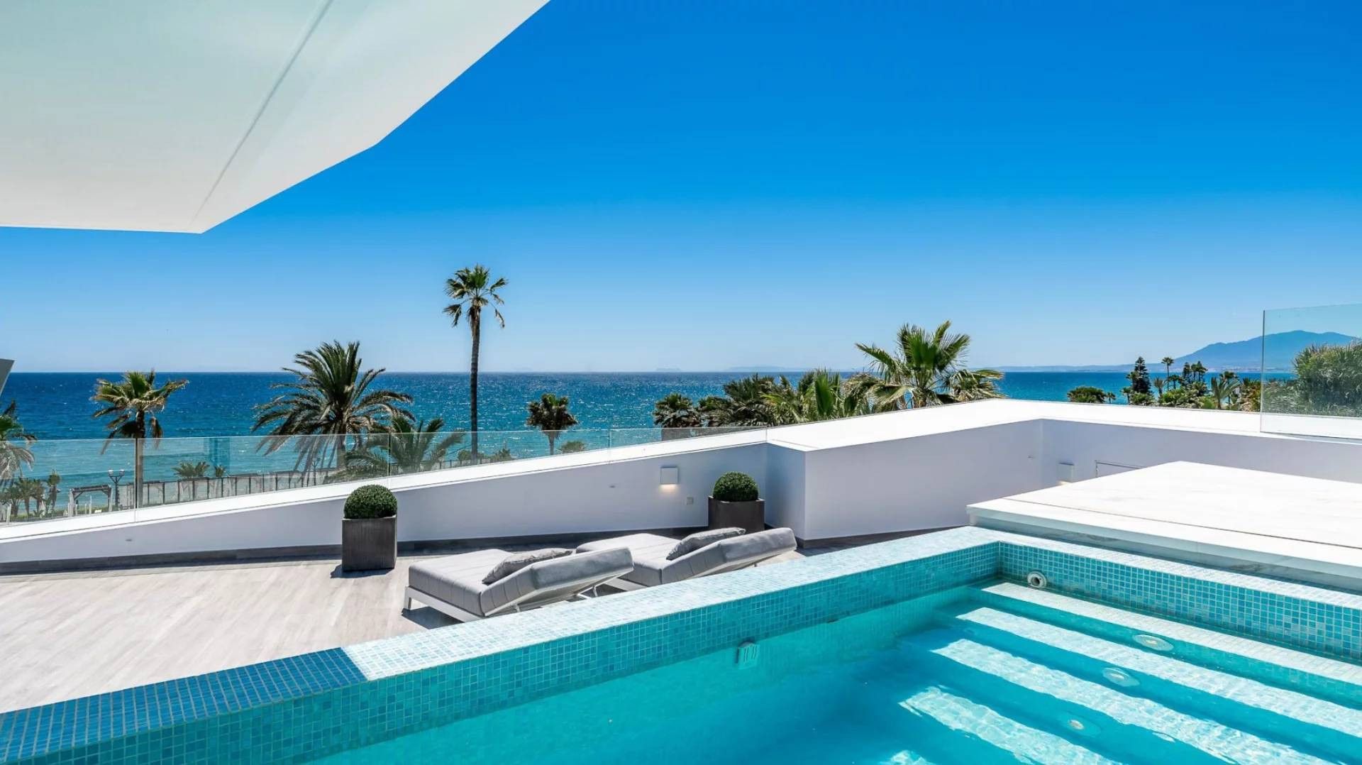 MASTERPIECE - Atemberaubende Designer-Strandvilla in Marbella ...